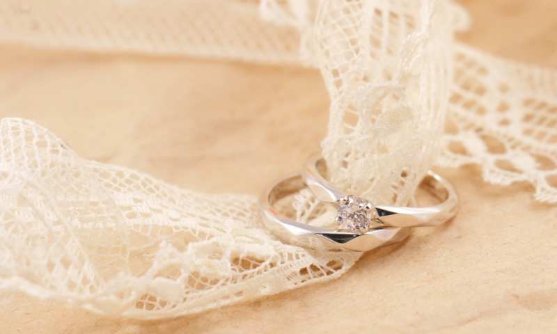 Can You Wear A Diamond Ring On Your Middle Finger? - CaratCraze