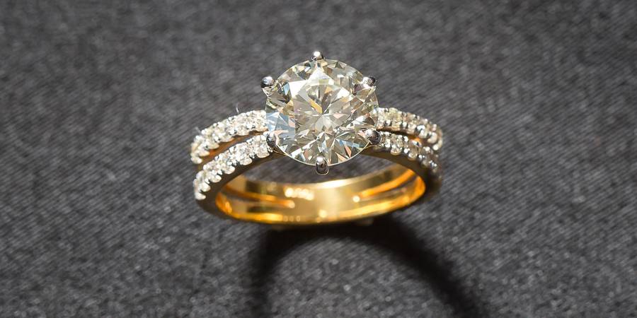Why Are American Engagement Rings So Big? - CaratCraze